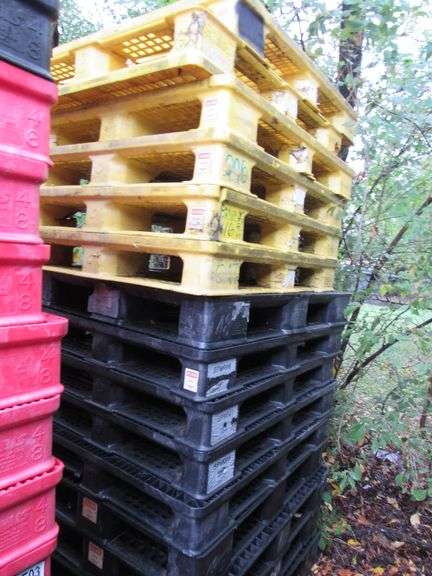 PLASTIC PALLETS, ULINE, H – 1212, (9) PALLETS-BLACK, (6) PALLETS-YELLOW ...