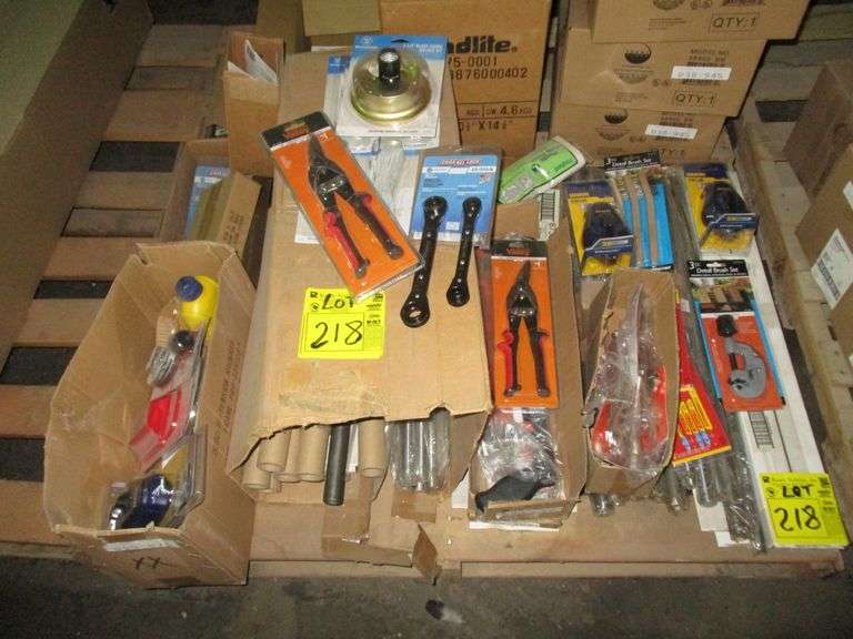 LOT ASSORTED HARDWARE ITEMS, INCLUDING: SHAFTS, LIGHT FIXTURES, HAND ...
