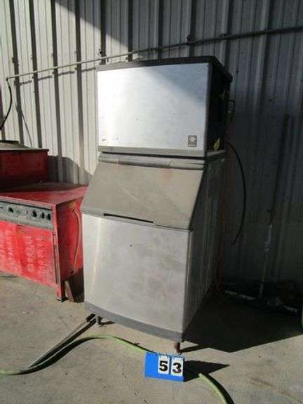 MANITOWOC ICE MAKER MDL QD0452A, S/N 010660849 WITH MANITOWOC STORAGE ...