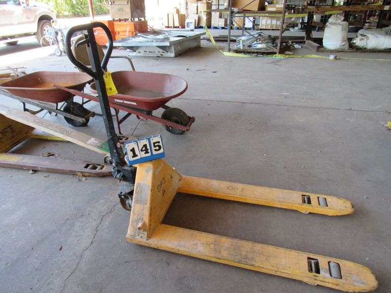 PALLET JACK, 5,500-LB CAPACITY *Located outside* - Rosen Systems