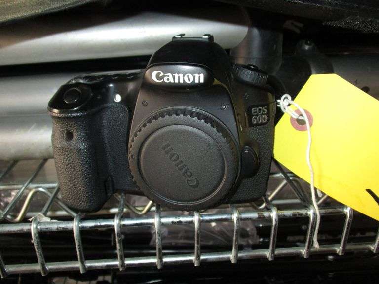 LOT, ASSORTED PHOTOGRAPHY EQUIPMENT AND ACCESSORIES AS SHOWN INCLUDING ...