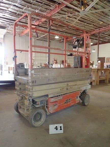 JLG ELECTRIC SCISSOR LIFT MODEL 1930ES MAX HEIGHT 18'8", RATED WORK ...