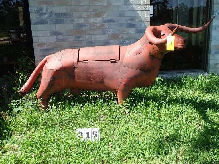 BULL SCULPTURE WITH LIFT UP COOLER 9' X 4' - COOLER LID IS BROKEN FROM ...