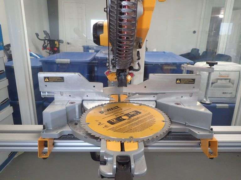 DEWALT 12" DOUBLE BEVEL SLIDING COMPOUND METER SAW W/ DWX723 METER SAW ...