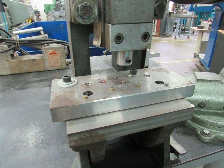 BENCHMASTER BENCH TOP PUNCH PRESS #14614616 (HAS ONE SCREW BOLTED TO ...