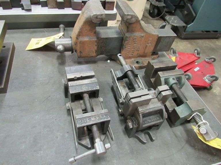 METAL TABLE, 24" X 36" W/CONTENTS, (1) 3-11/2" BENCH VISE, (3) SMALL ...