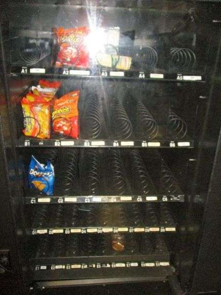 SNACK VENDING MACHINE, FSI MDL 3076 - Rosen Systems