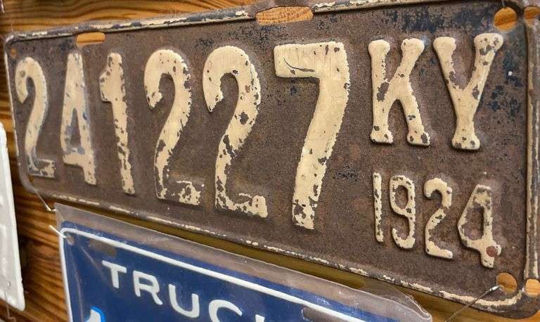 Vintage KY 1924 License Plate - reSettled Life