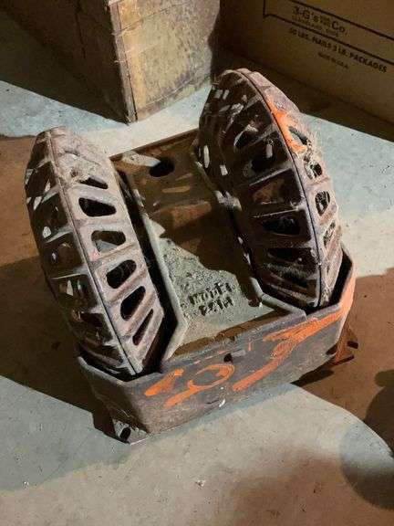 Vintage Early American Cast Iron Dual Rotary Wheel Hog Pig Oiler ...