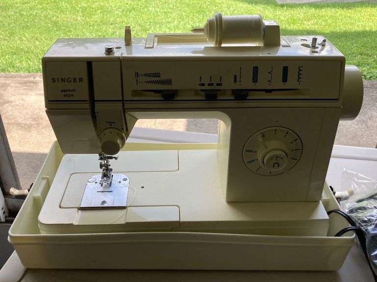 Singer Sewing Machine and Accessories - reSettled Life
