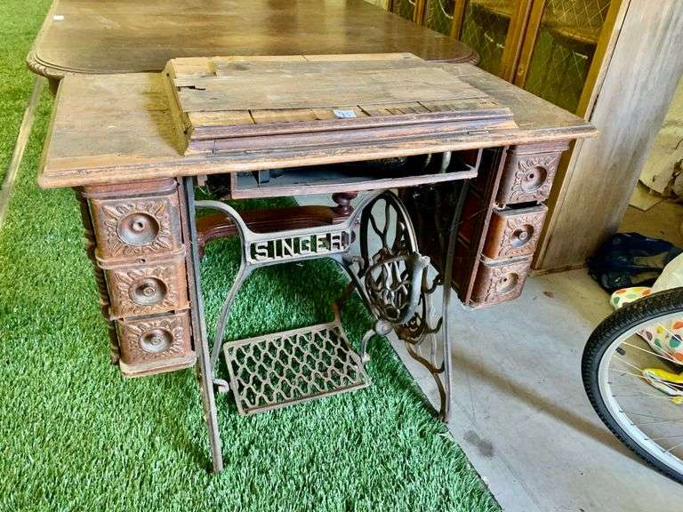 Vintage Singer Table with Machine - BHHS GA Properties Auction Group