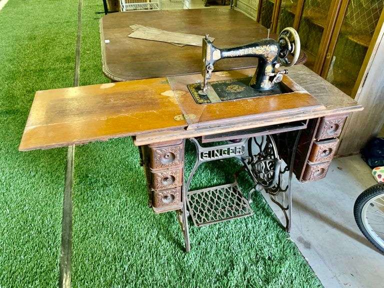 Vintage Singer Table with Machine - BHHS GA Properties Auction Group