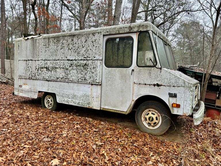 White Box Truck (Needs Work) (No Title) (Contents Inside Not Included ...