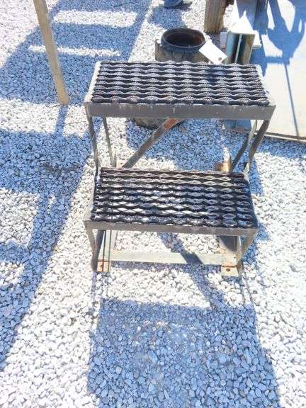 Metal steps - Schmid Auction