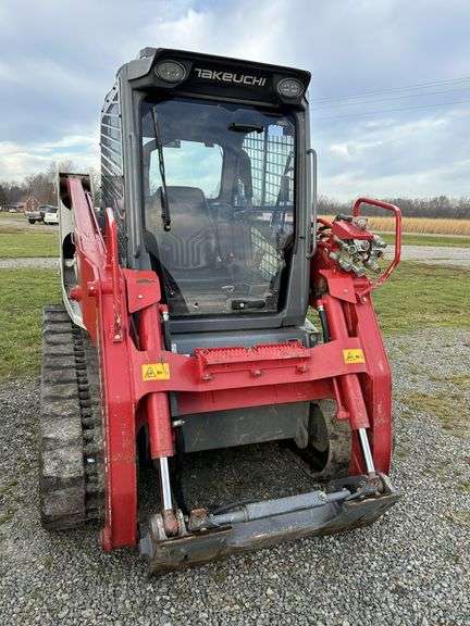 2018 Takeuchi TL12R2 skid steer - Schmid Auction