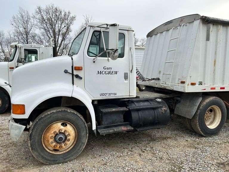 1990 International Truck single axle semi Cummins L10 diesel spring ...