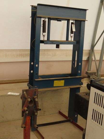 C-P100 Hydraulic Press 30-ton - Schmid Auction