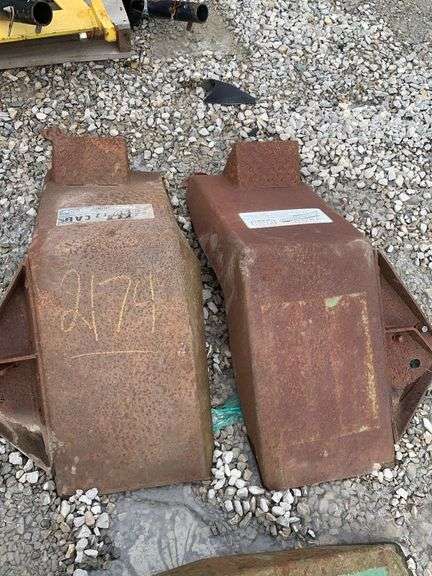 Year Around tractor fenders - Schmid Auction