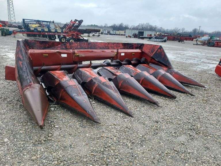 IH 863 6 row corn head - Schmid Auction