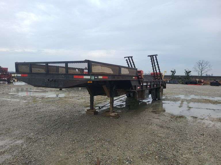 2006 Custom built trailer for hauling backhoe & tractors - Schmid Auction