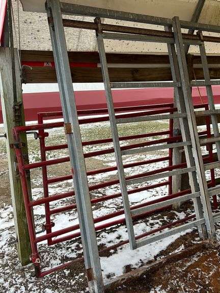 Custom built cattle gate 13ft with 4ft slide 1 bar needs repaired at ...