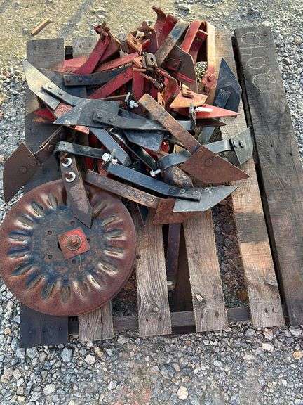 Pallet of disk blade scrapers - Schmid Auction
