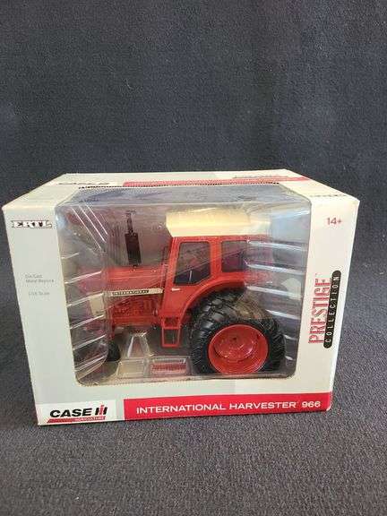 Case International Harvester 966 Tractor, Prestige Collection, 1/16 ...
