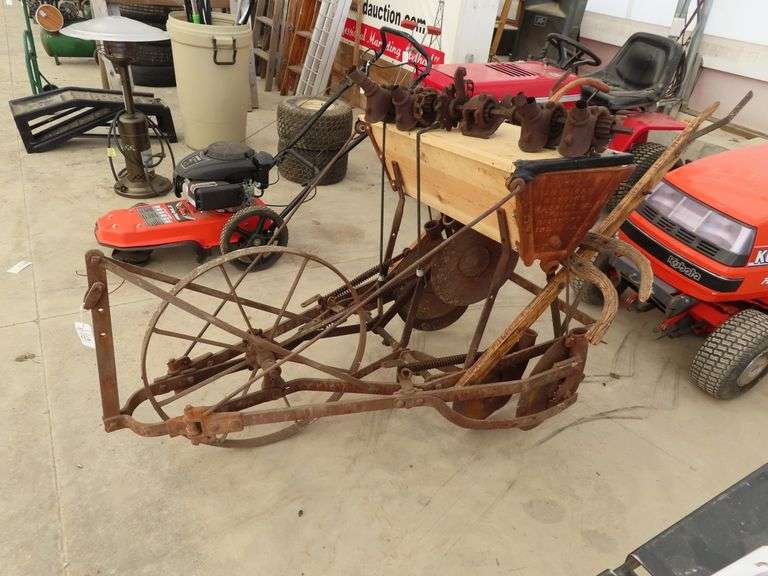 antique 2 row walk behind planter with hopper. - Schmid Auction