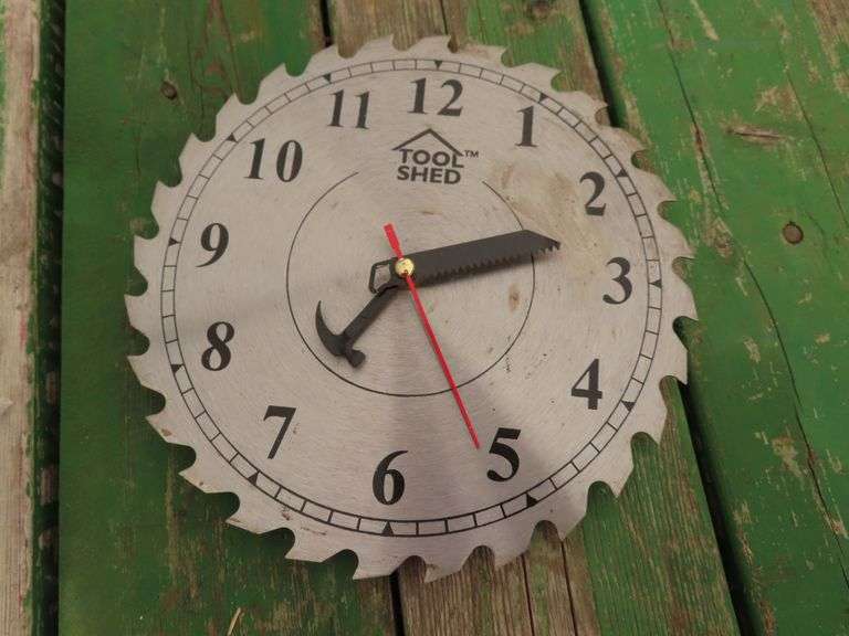 Tool Shed clock battery operated. - Schmid Auction