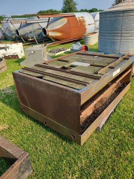 Hog water tank - Schmid Auction