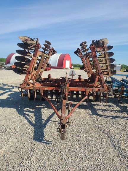 21' Massey Ferguson disc w/harrow - Schmid Auction