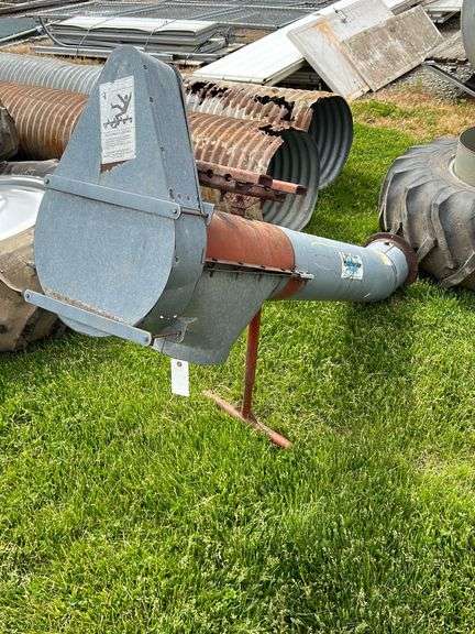 Hutchinson 25 Degree 10" unloading auger, good condition. - Schmid Auction