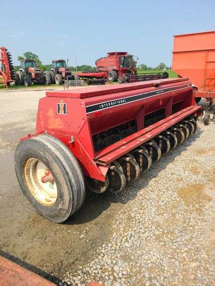 Case IH 5100 Soybean Special drill, 12' 6" wide - Schmid Auction