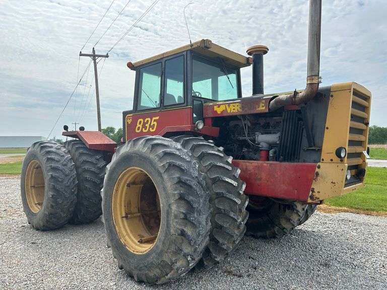 Versatile 835 tractor, 4wd articulating, 10,820 hours, 20.8x38 Duals ...
