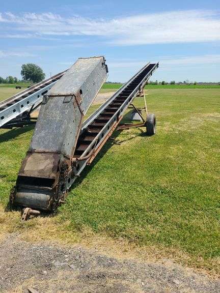 Kewanee 500 elevator pto w/corn chute, shedded whole life - Schmid Auction