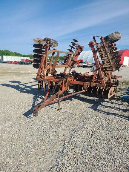 21' Massey Ferguson disc w/harrow - Schmid Auction