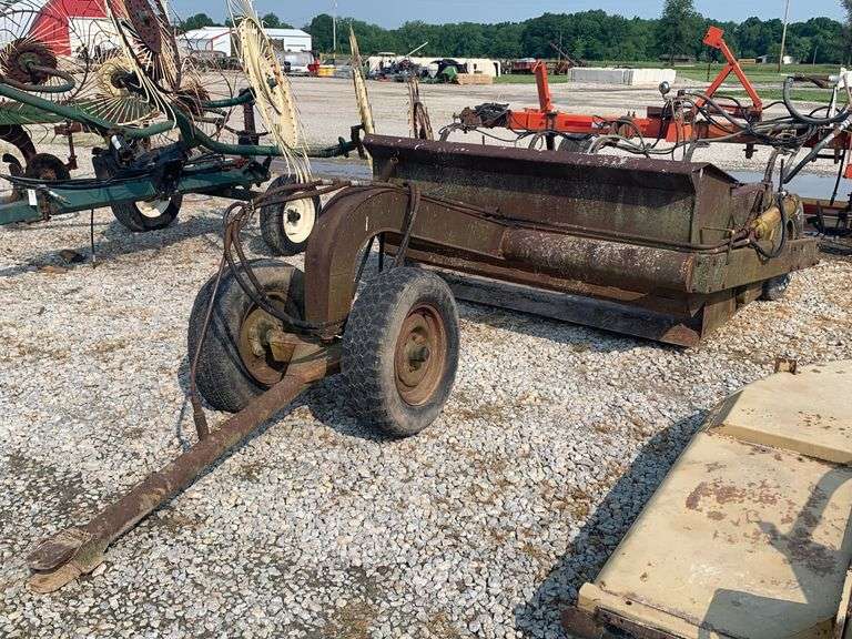 Eversman 3 yard dirt scraper, needs little TLC. - Schmid Auction