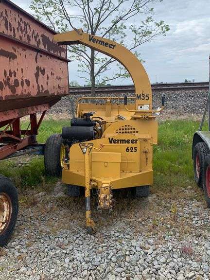 625 Vermeer chipper, works, battery charged, Pro Kohler 25hp gas engine ...