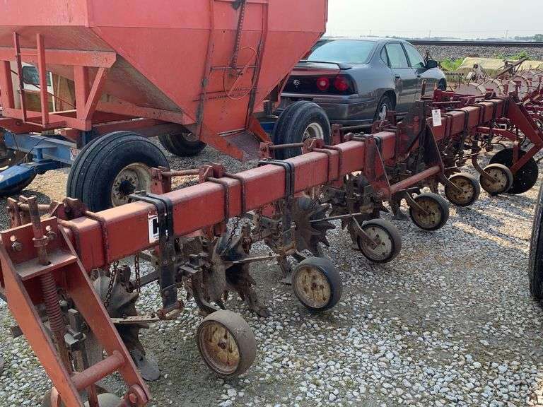 8 Row crop cultivator - Schmid Auction
