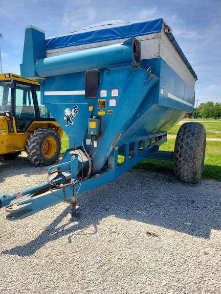 Kinze 440 auger wagon w/roll tarp, holds 600 bushel, turf tires, big ...