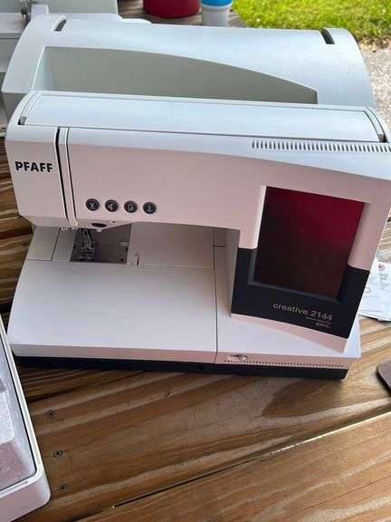 PTAFF sewing machine, Creative 2144, with embroidery machine, with ...