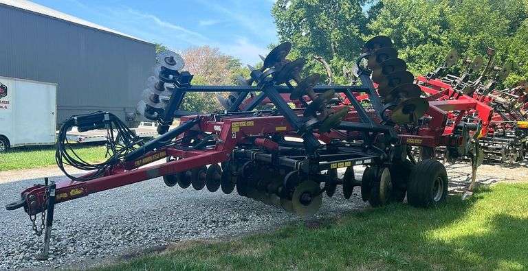 2014 Case IH 875 Disc-Ripper, 11 shank, 22.5 feet, spring reset ...