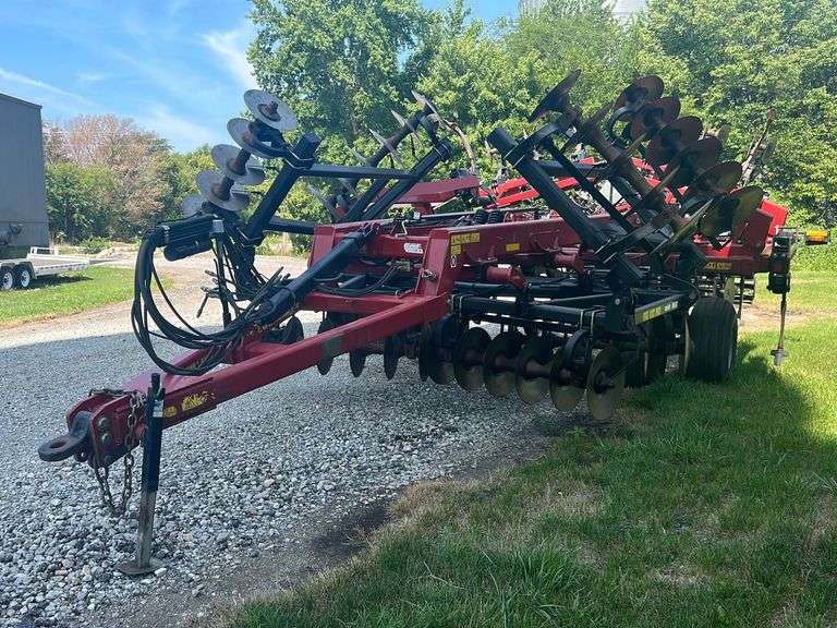 2014 Case IH 875 Disc-Ripper, 11 shank, 22.5 feet, spring reset ...