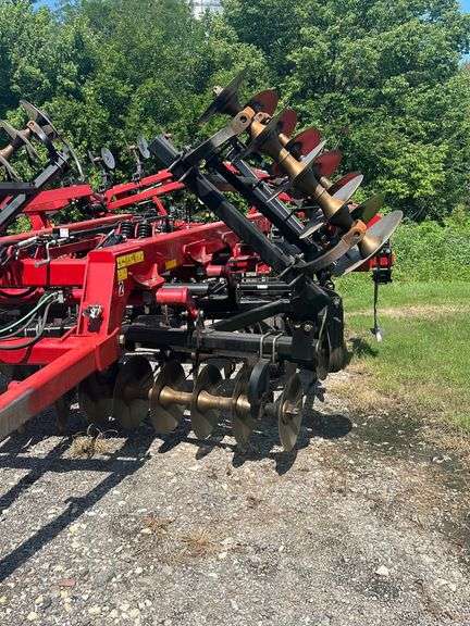 2014 Case IH 875 Disc-Ripper, 11 shank, 22.5 feet, spring reset ...