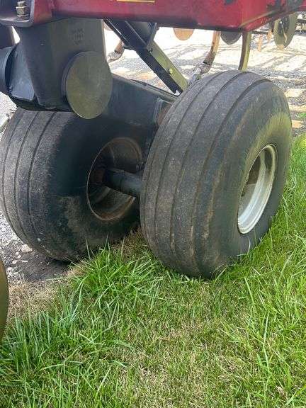 2014 Case IH 875 Disc-Ripper, 11 shank, 22.5 feet, spring reset ...