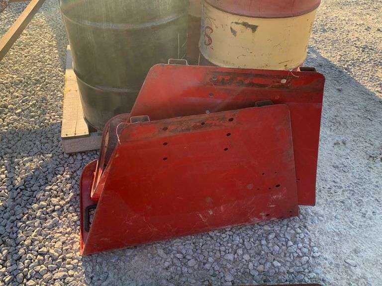 IH flat top tractor fenders - Schmid Auction