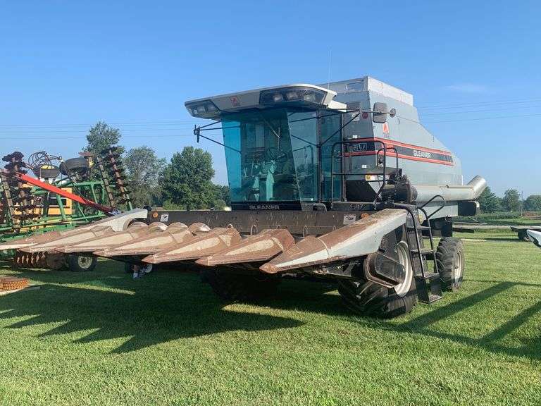 Gleaner R52 Combine, 2,771 separator hrs. 4,292 engine hrs. New rotors ...