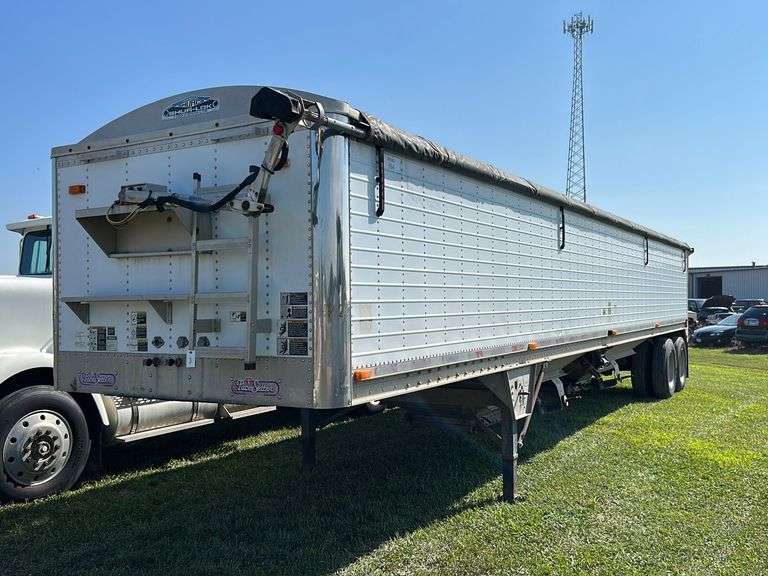 2006 Wilson Hopper Bottom trailer, 40' , 60" sides, electric tarp and ...