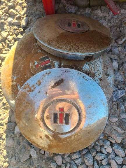 Set of IH Cub Cadet hub caps - Schmid Auction
