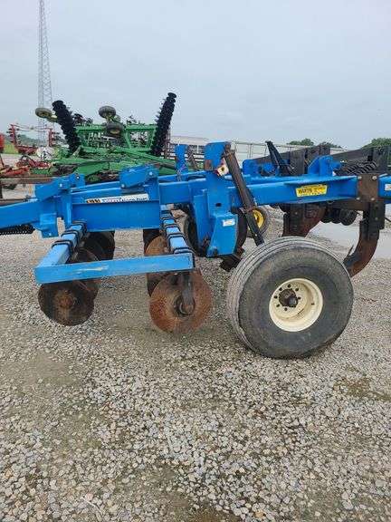 DMI 5 shank Tiger II deep ripper, 19 mounted chopper discs w/rear 6 ...